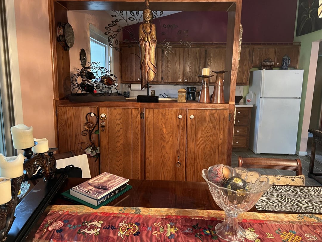 Online Only 504 S Stratton Way Auction