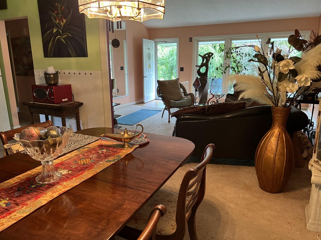 Online Only 504 S Stratton Way Auction