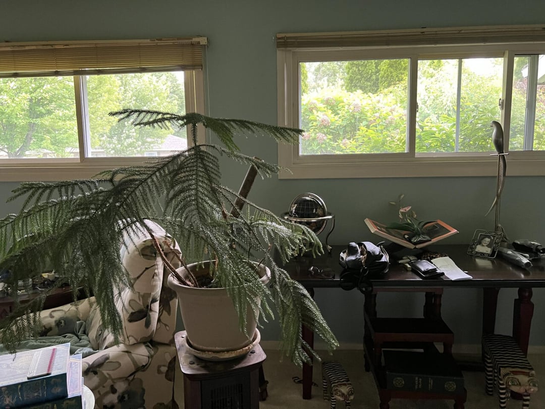 Online Only 504 S Stratton Way Auction