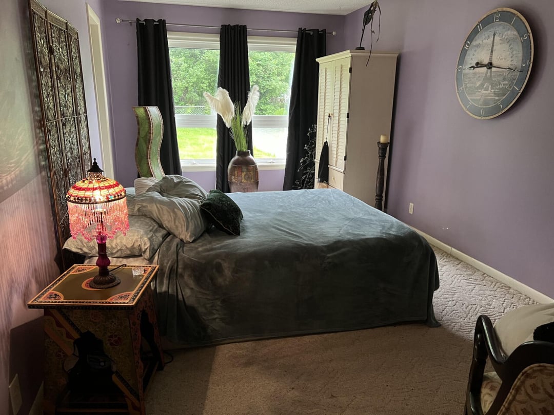 Online Only 504 S Stratton Way Auction