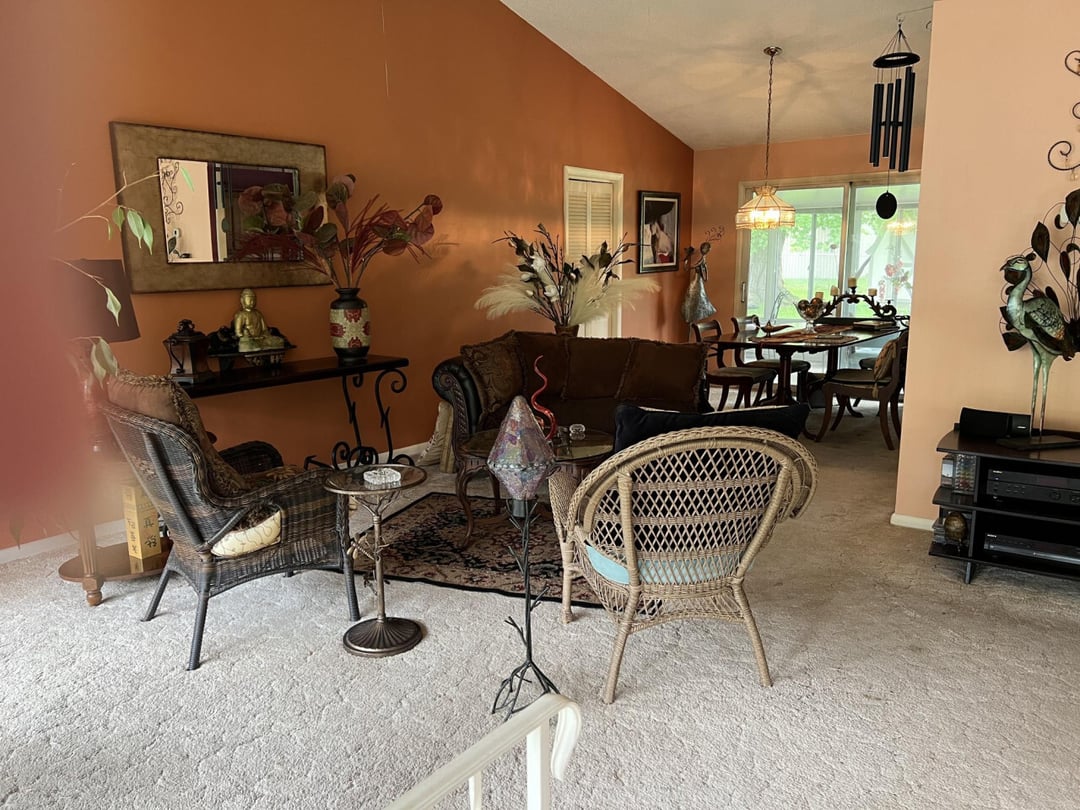 Online Only 504 S Stratton Way Auction