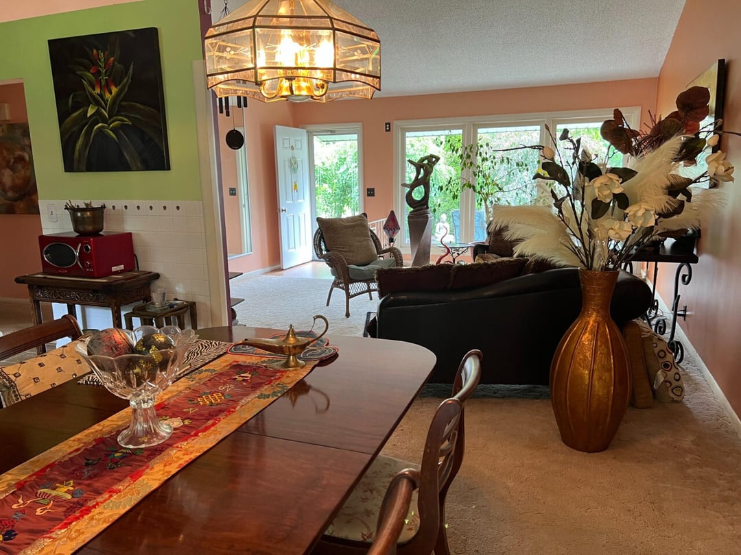 Online Only 504 S Stratton Way Auction