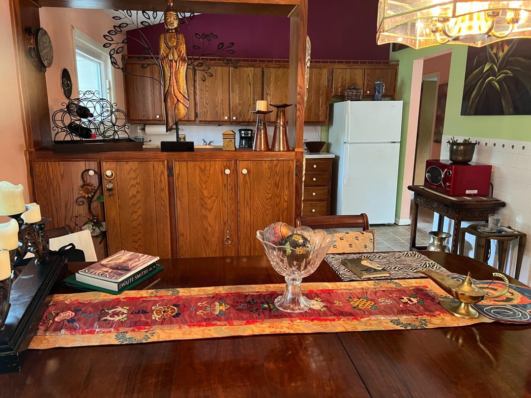 Online Only 504 S Stratton Way Auction