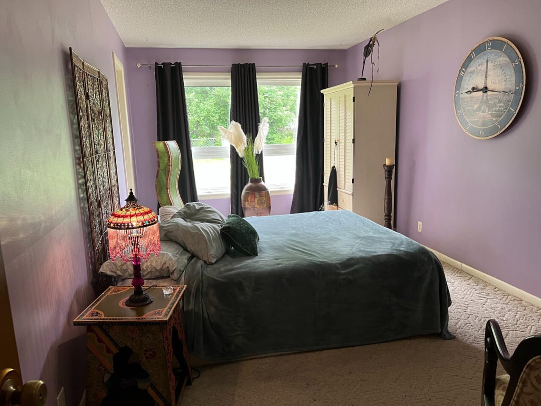 Online Only 504 S Stratton Way Auction