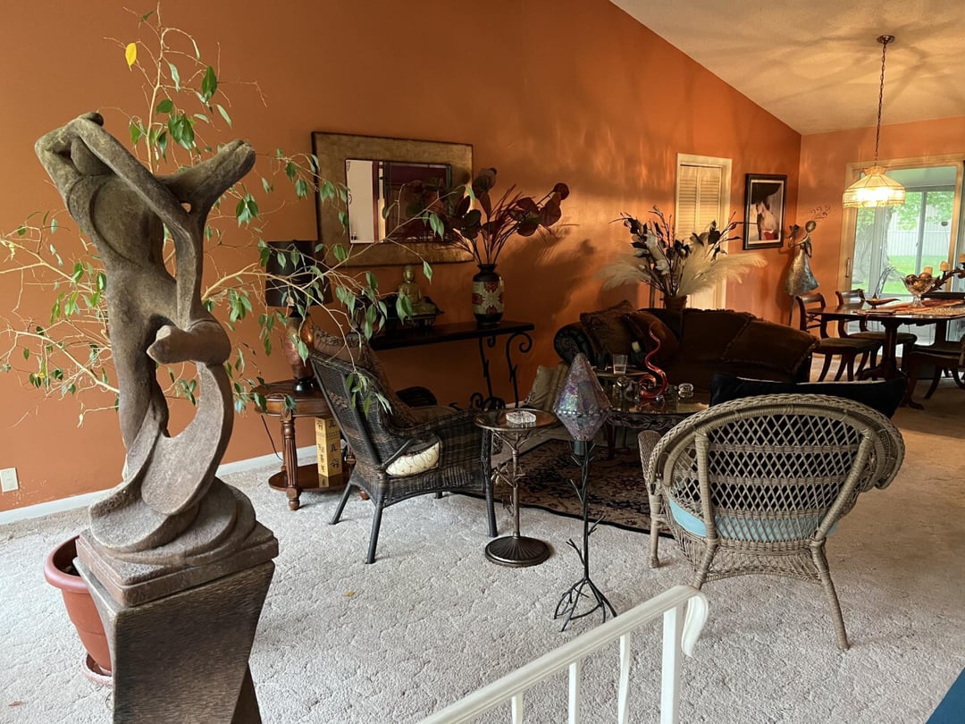 Online Only 504 S Stratton Way Auction