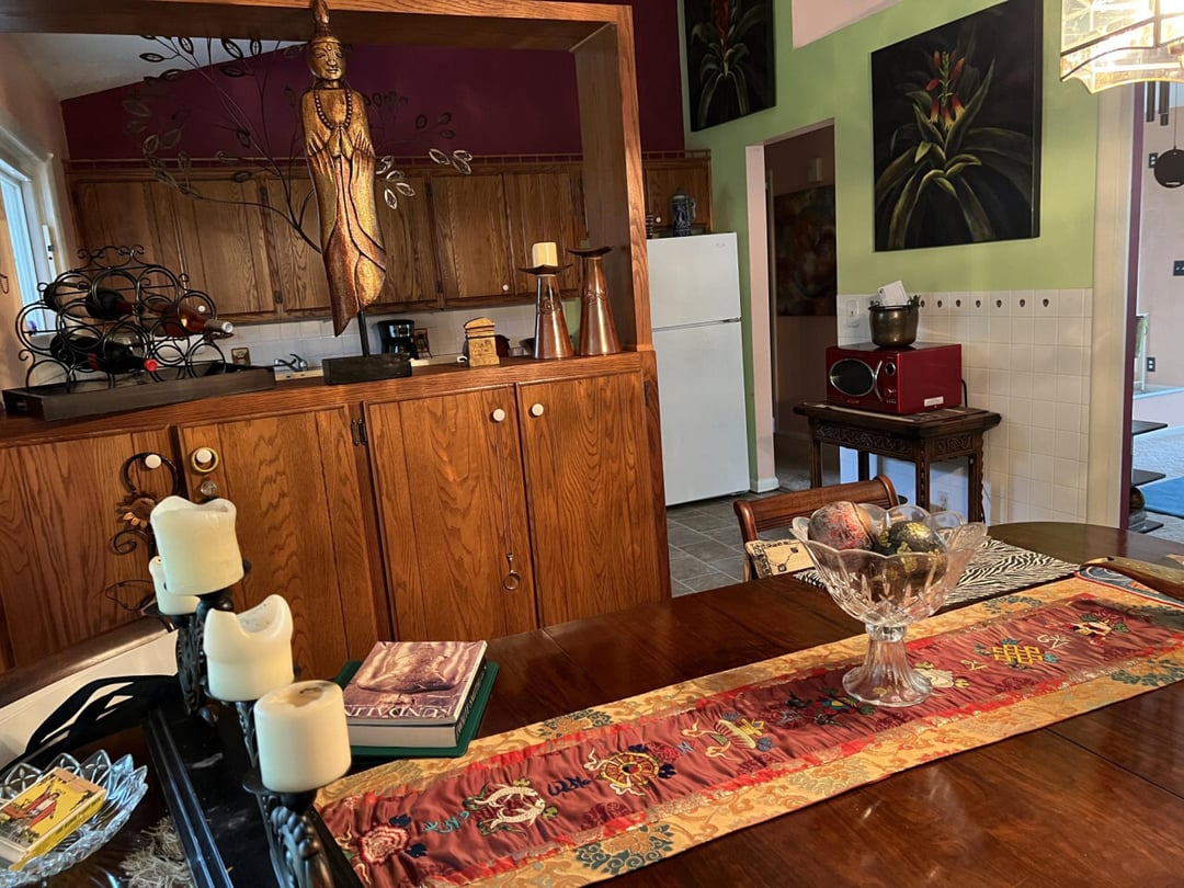 Online Only 504 S Stratton Way Auction